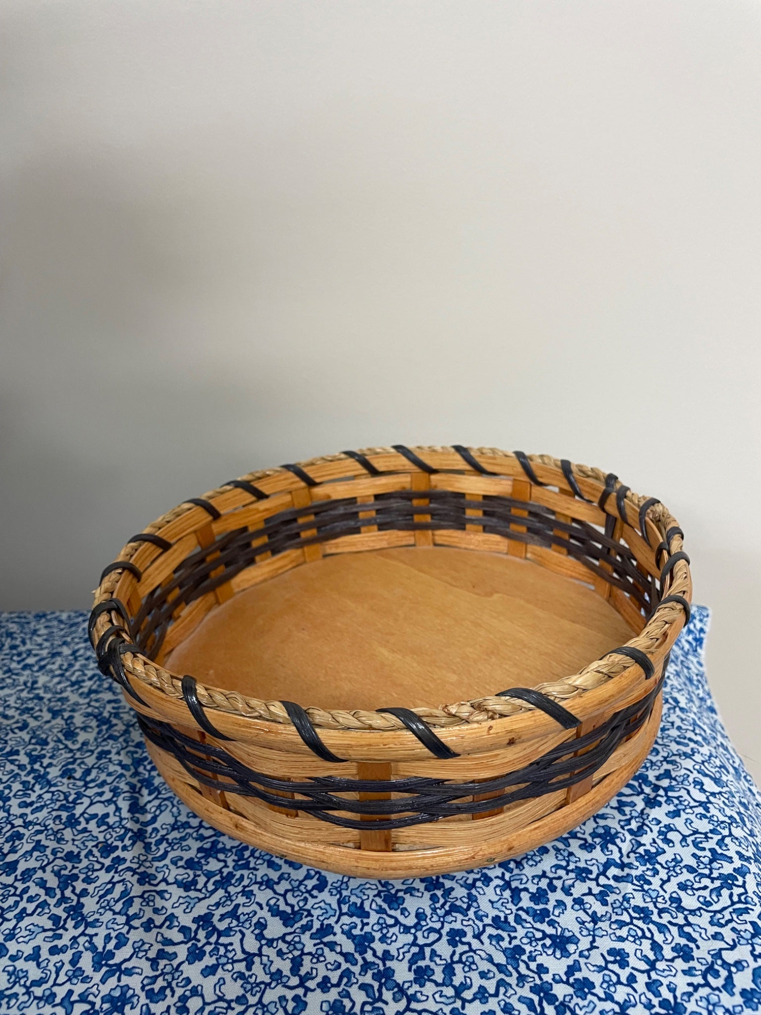 small wicker lazy susan – Duck & Dodo