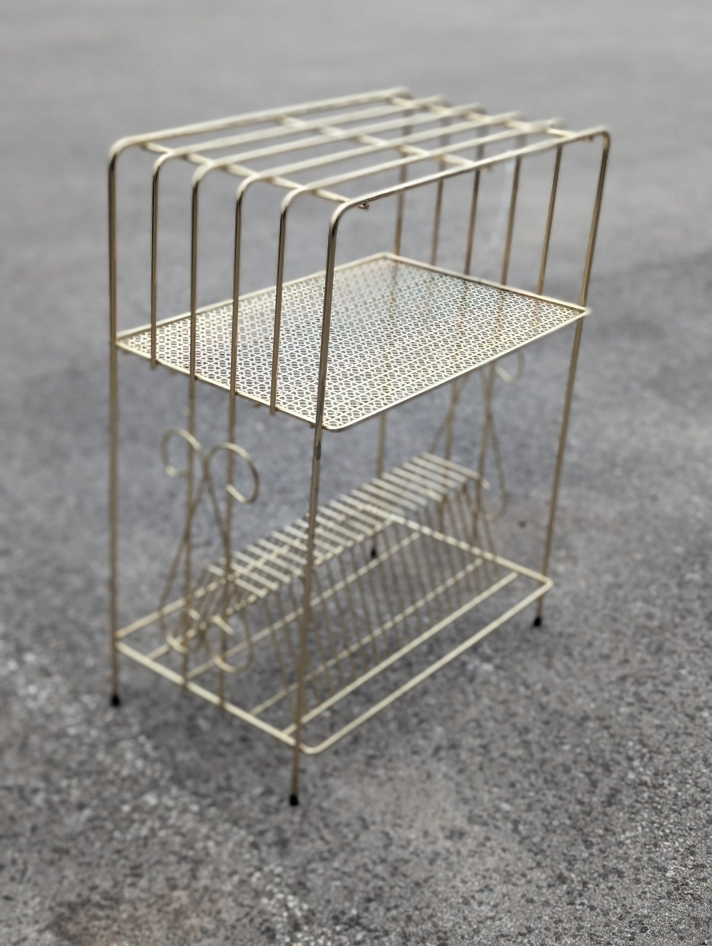 Metal record player stand – Duck & Dodo